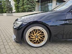 Blue BMW 320 2009 in Vilnius, with an engine capacity of 2.00 L and mileage of 262 thousand km for 7999 €, photo 13 on AUTOMOTO.COM.LV