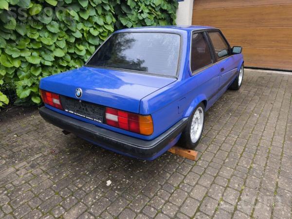 Blue BMW 320 1989 in Riga, with an engine capacity of 2.00 L and mileage of 0 thousand km for 5000 €, photo 2 on AUTOMOTO.COM.LV