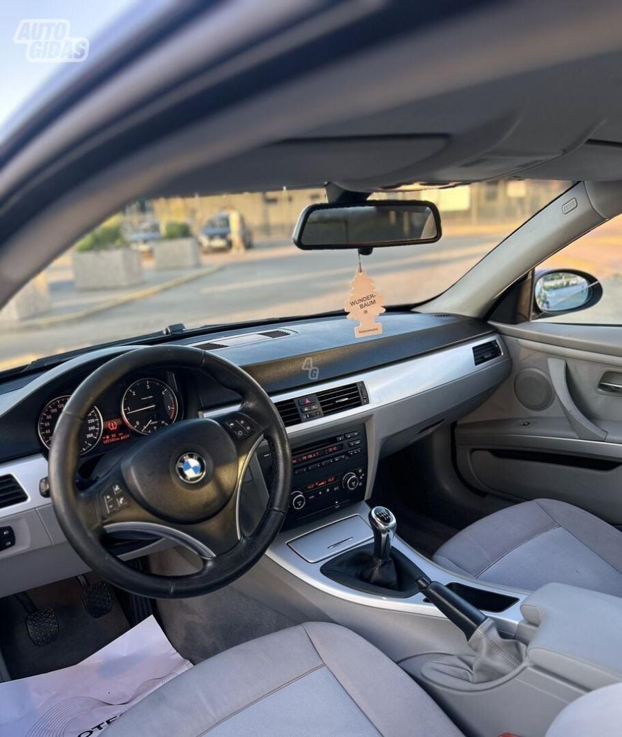 Blue BMW 320 2008 in Kaunas, with an engine capacity of 2.00 L and mileage of 380 thousand km for 3950 €, photo 4 on AUTOMOTO.COM.LV
