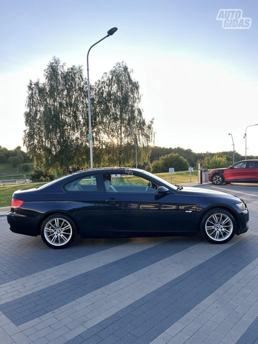 Blue BMW 320 2008 in Kaunas, with an engine capacity of 2.00 L and mileage of 380 thousand km for 3950 €, photo 12 on AUTOMOTO.COM.LV
