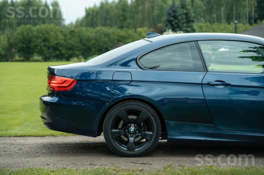 Zils BMW 320 2011 Limbaži, ar dzinēja tilpumu 2.00 L un nobraukumu 159 tūkst. km par 9299 €, foto 12 vietnē AUTOMOTO.COM.LV