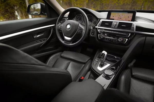 Zils BMW 320 2017 Jelgava, ar dzinēja tilpumu 2.00 L un nobraukumu 172 tūkst. km par 17900 €, foto 7 vietnē AUTOMOTO.COM.LV