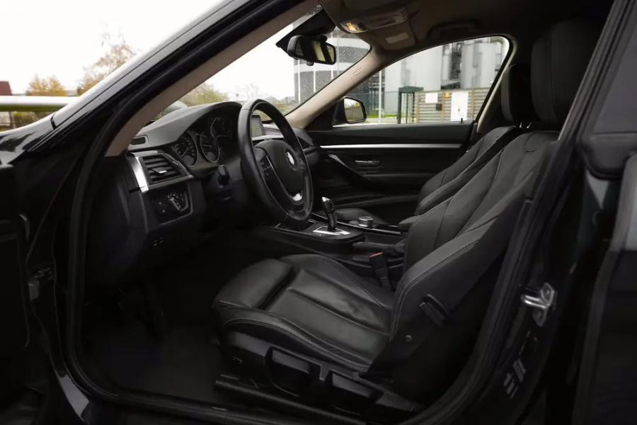 Blue BMW 320 2017 in Jelgava, with an engine capacity of 2.00 L and mileage of 172 thousand km for 17900 €, photo 10 on AUTOMOTO.COM.LV