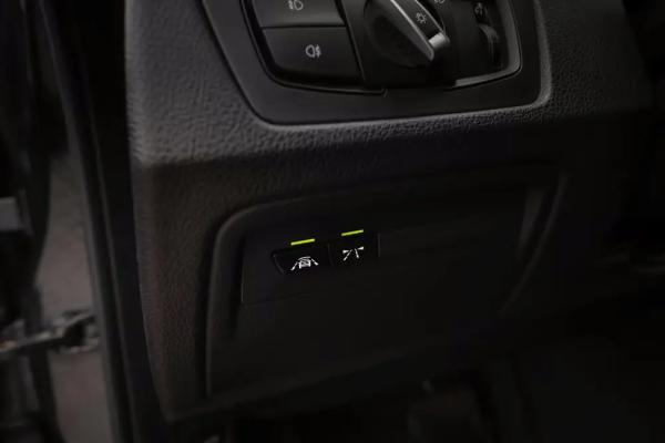 Zils BMW 320 2017 Jelgava, ar dzinēja tilpumu 2.00 L un nobraukumu 172 tūkst. km par 17900 €, foto 10 vietnē AUTOMOTO.COM.LV