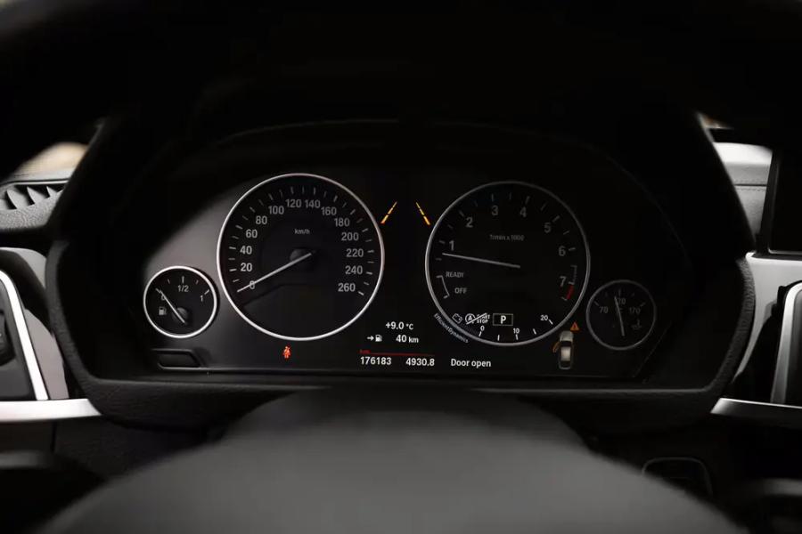 Blue BMW 320 2017 in Jelgava, with an engine capacity of 2.00 L and mileage of 172 thousand km for 17900 €, photo 14 on AUTOMOTO.COM.LV