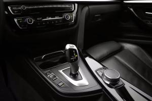 Blue BMW 320 2017 in Jelgava, with an engine capacity of 2.00 L and mileage of 172 thousand km for 17900 €, photo 15 on AUTOMOTO.COM.LV