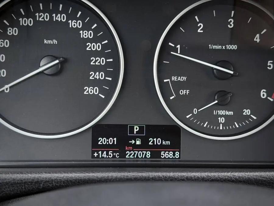 Blue BMW 320 2018 in Riga, with an engine capacity of 2.00 L and mileage of 227 thousand km for 14650 €, photo 15 on AUTOMOTO.COM.LV
