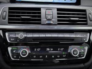 Blue BMW 320 2018 in Riga, with an engine capacity of 2.00 L and mileage of 227 thousand km for 14650 €, photo 21 on AUTOMOTO.COM.LV