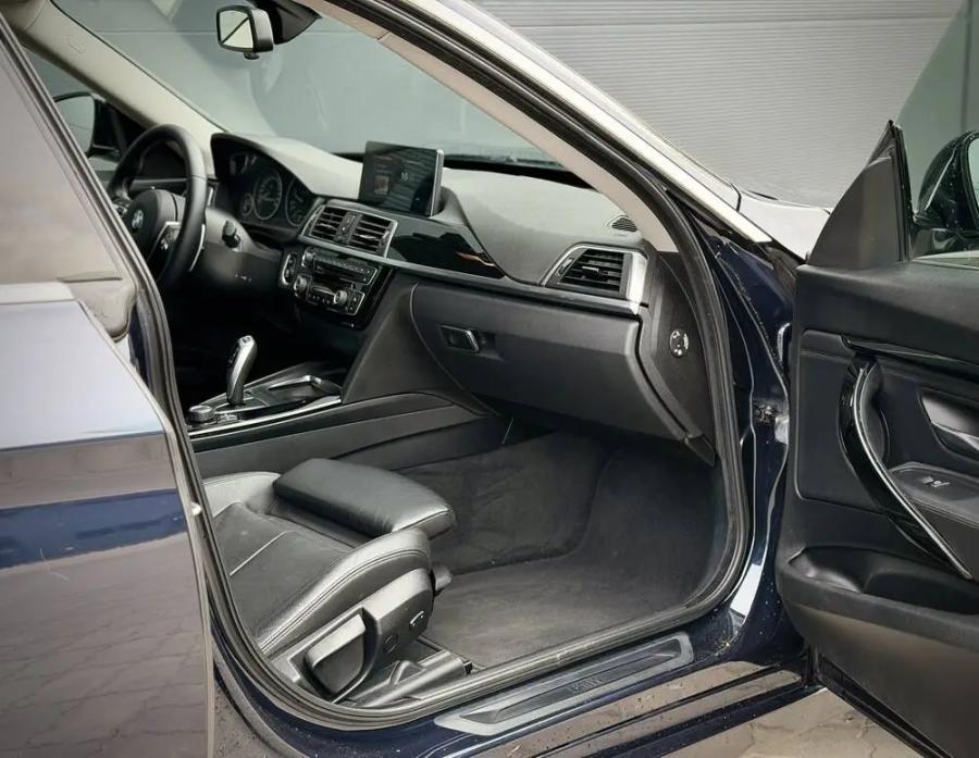 Blue BMW 320 2018 in Riga, with an engine capacity of 2.00 L and mileage of 227 thousand km for 14650 €, photo 22 on AUTOMOTO.COM.LV