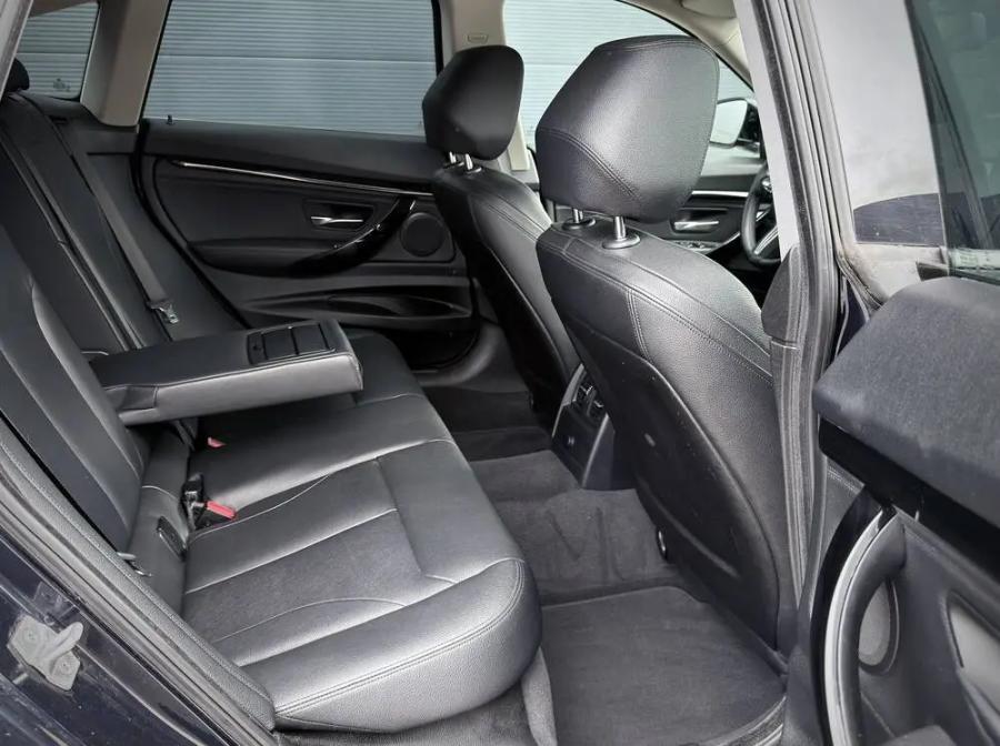 Blue BMW 320 2018 in Riga, with an engine capacity of 2.00 L and mileage of 227 thousand km for 14650 €, photo 23 on AUTOMOTO.COM.LV