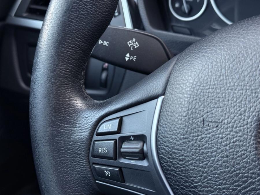 Blue BMW 320 2018 in Riga, with an engine capacity of 2.00 L and mileage of 222 thousand km for 14995 €, photo 11 on AUTOMOTO.COM.LV