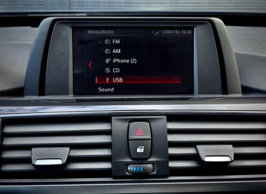 Blue BMW 320 2018 in Riga, with an engine capacity of 2.00 L and mileage of 222 thousand km for 14995 €, photo 17 on AUTOMOTO.COM.LV