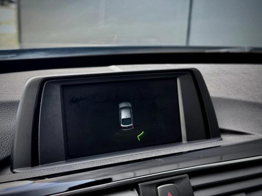 Blue BMW 320 2018 in Riga, with an engine capacity of 2.00 L and mileage of 222 thousand km for 14995 €, photo 18 on AUTOMOTO.COM.LV