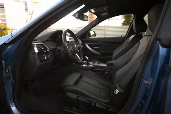 Blue BMW 320 2020 in Jelgava, with an engine capacity of 2.00 L and mileage of 107 thousand km for 23900 €, photo 10 on AUTOMOTO.COM.LV
