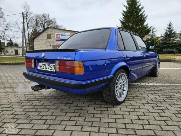 Zils BMW 320 1985 Joniškis, ar dzinēja tilpumu 2.00 L un nobraukumu 265 tūkst. km par 5700 €, foto 1 vietnē AUTOMOTO.COM.LV