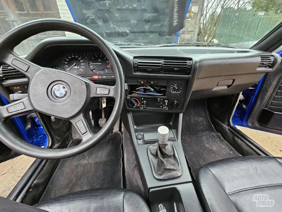 Blue BMW 320 1985 in Joniskis, with an engine capacity of 2.00 L and mileage of 265 thousand km for 5700 €, photo 3 on AUTOMOTO.COM.LV