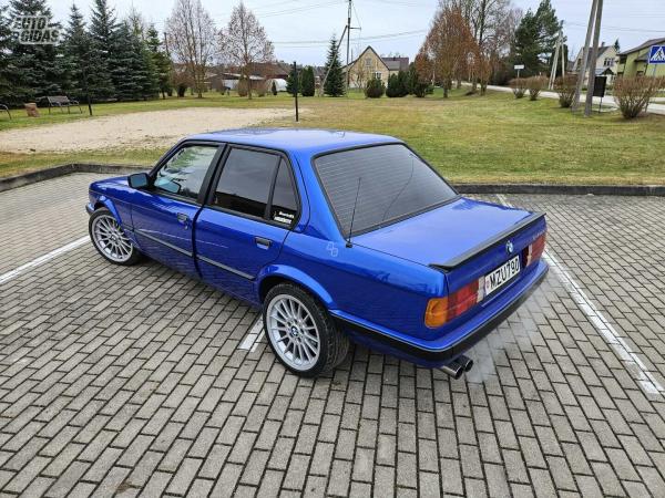 Zils BMW 320 1985 Joniškis, ar dzinēja tilpumu 2.00 L un nobraukumu 265 tūkst. km par 5700 €, foto 6 vietnē AUTOMOTO.COM.LV