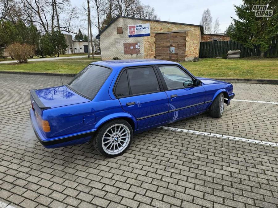 Blue BMW 320 1985 in Joniskis, with an engine capacity of 2.00 L and mileage of 265 thousand km for 5700 €, photo 8 on AUTOMOTO.COM.LV