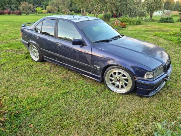 БМВ 320 1995 в Талси на AUTOMOTO.COM.LV Синий БМВ 320 1995 в Талси, объемом двигателя 2.80 л и пробегом 355 тыс. км за 3500 €, фото 1 на AUTOMOTO.COM.LV