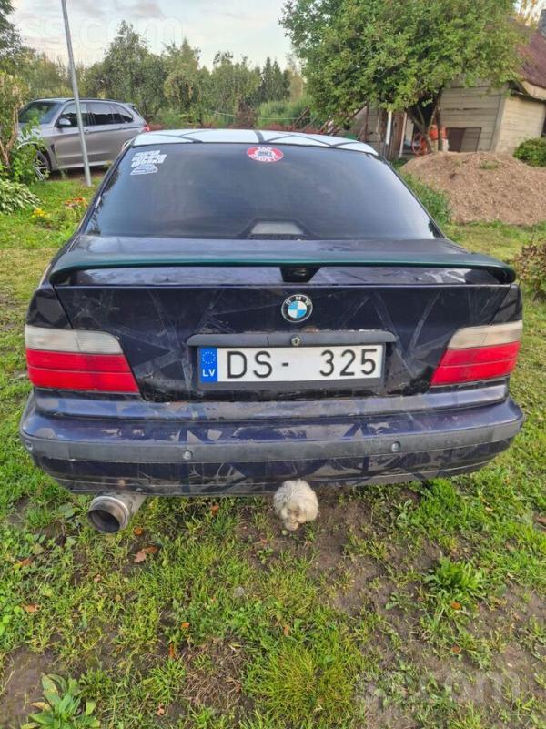 БМВ 320 1995 в Талси на AUTOMOTO.COM.LV Синий БМВ 320 1995 в Талси, объемом двигателя 2.80 л и пробегом 355 тыс. км за 3500 €, фото 3 на AUTOMOTO.COM.LV