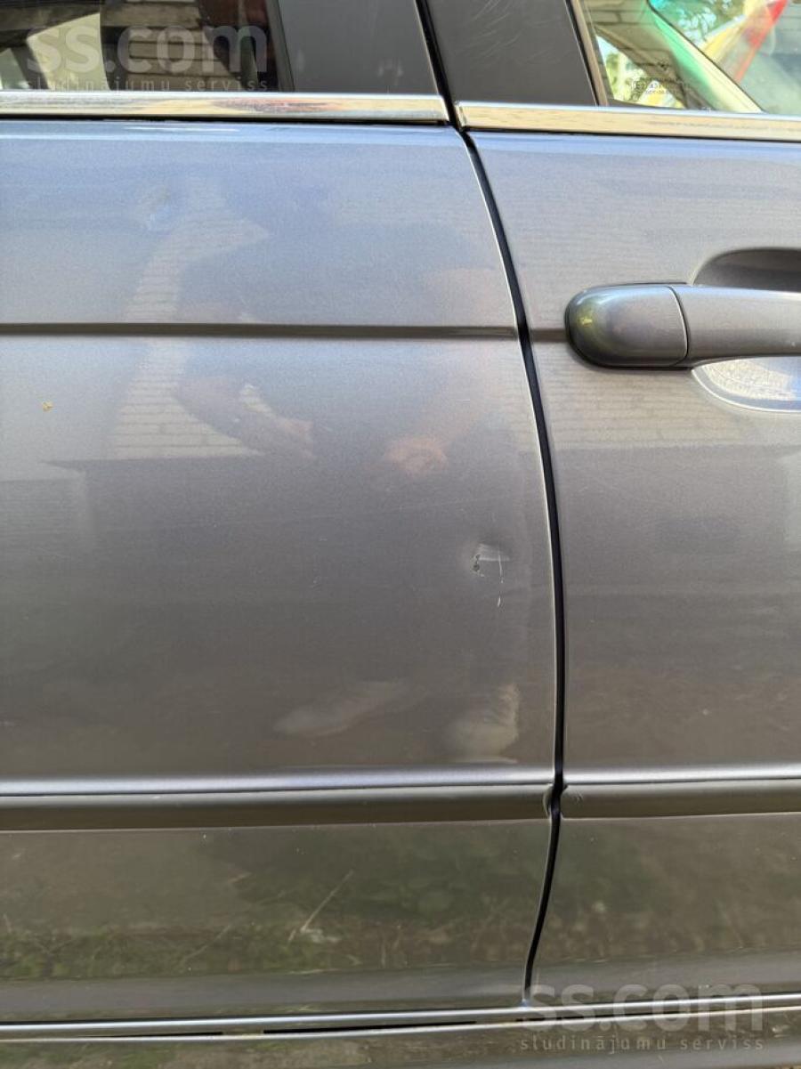 Zils BMW 320 2000 Rīga, ar dzinēja tilpumu 2.00 L un nobraukumu 304 tūkst. km par 1500 €, foto 13 vietnē AUTOMOTO.COM.LV