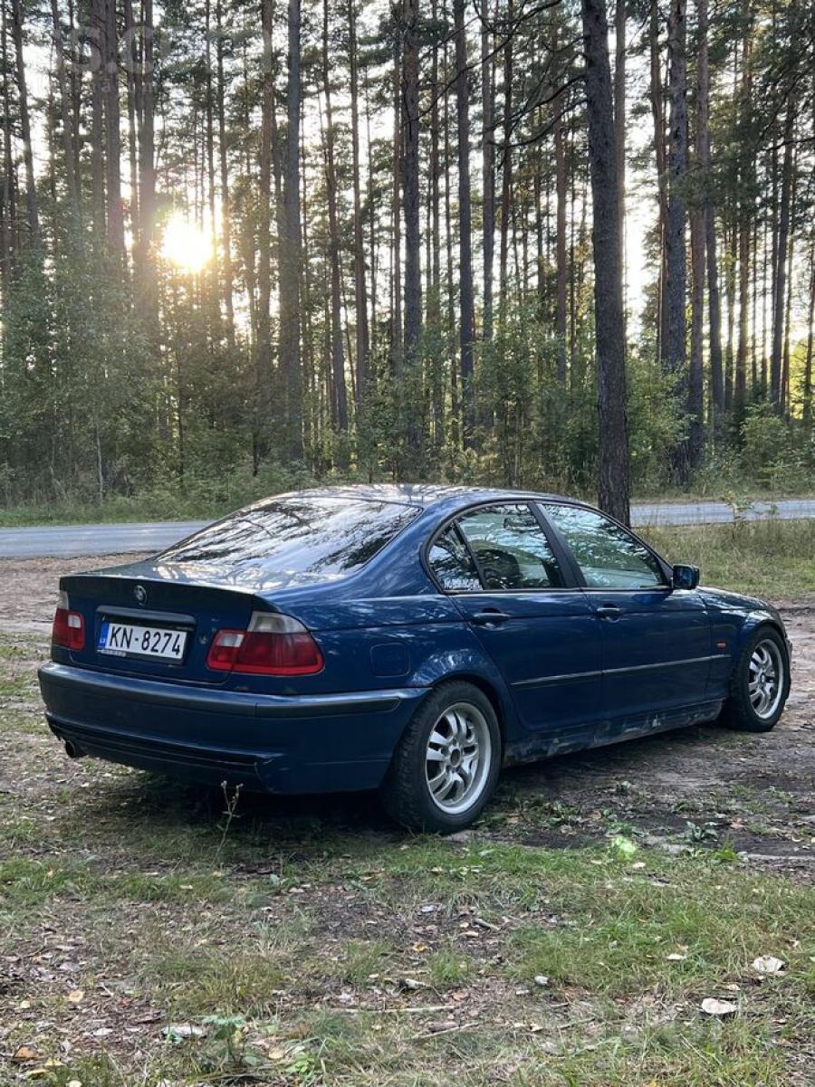 Blue BMW 320 2001 in Riga, with an engine capacity of 2.00 L and mileage of 336 thousand km for 1350 €, photo 4 on AUTOMOTO.COM.LV