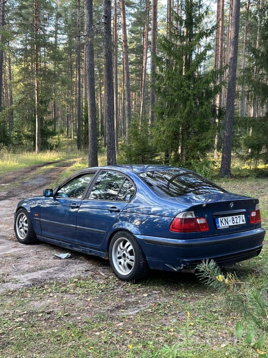 Blue BMW 320 2001 in Riga, with an engine capacity of 2.00 L and mileage of 336 thousand km for 1350 €, photo 5 on AUTOMOTO.COM.LV