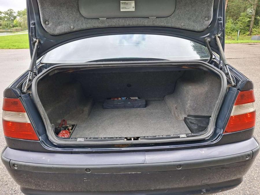 Zils BMW 320 2004 Rokiškis, ar dzinēja tilpumu 2.00 L un nobraukumu 343 tūkst. km par 1450 €, foto 19 vietnē AUTOMOTO.COM.LV