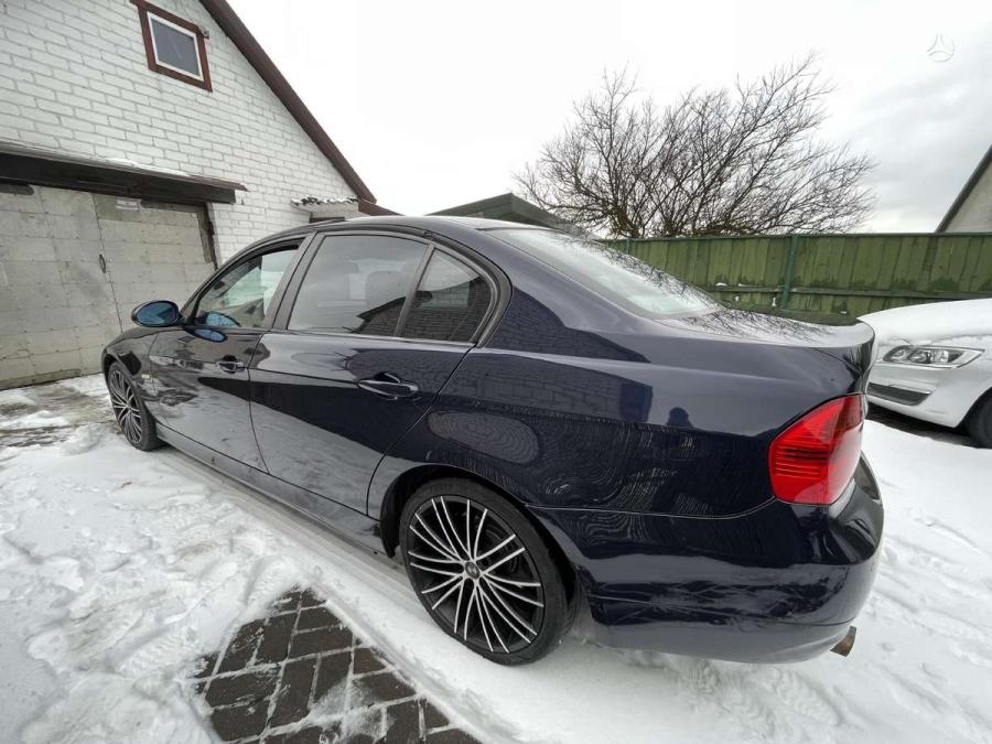 Blue BMW 320 2005 in Alytus, with an engine capacity of 2.00 L and mileage of 271 thousand km for 2950 €, photo 4 on AUTOMOTO.COM.LV