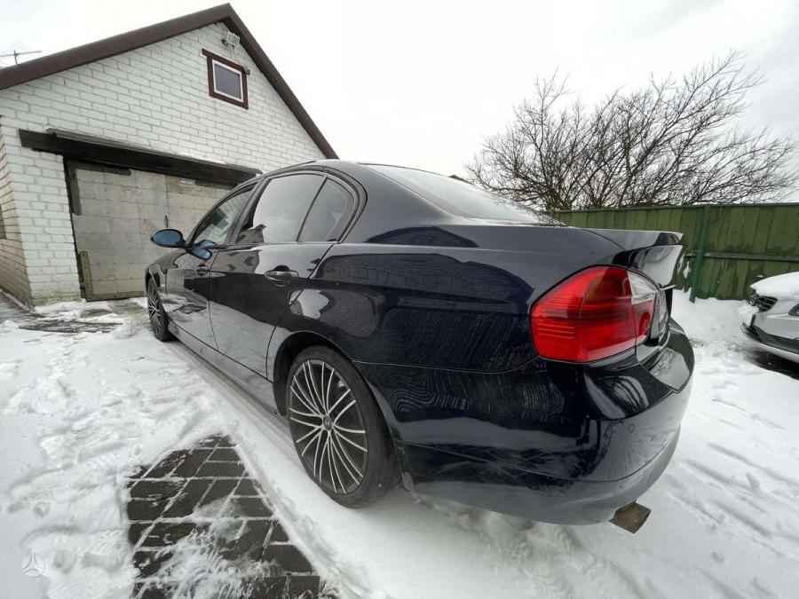 Blue BMW 320 2005 in Alytus, with an engine capacity of 2.00 L and mileage of 271 thousand km for 2950 €, photo 8 on AUTOMOTO.COM.LV