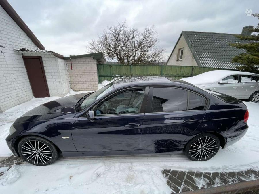 Blue BMW 320 2005 in Alytus, with an engine capacity of 2.00 L and mileage of 271 thousand km for 2950 €, photo 14 on AUTOMOTO.COM.LV