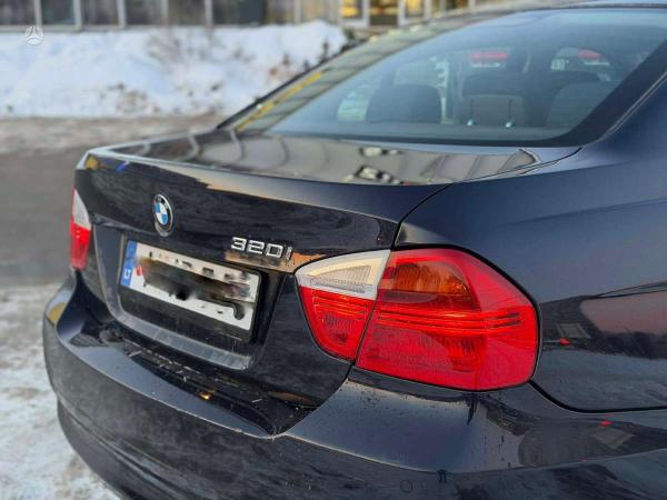 Blue BMW 320 2005 in Vilnius, with an engine capacity of 2.00 L and mileage of 271 thousand km for 1900 €, photo 6 on AUTOMOTO.COM.LV
