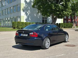 Blue BMW 320 2005 in Utena, with an engine capacity of 2.00 L and mileage of 305 thousand km for 3800 €, photo 5 on AUTOMOTO.COM.LV