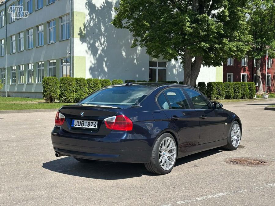 Blue BMW 320 2005 in Utena, with an engine capacity of 2.00 L and mileage of 305 thousand km for 3800 €, photo 5 on AUTOMOTO.COM.LV