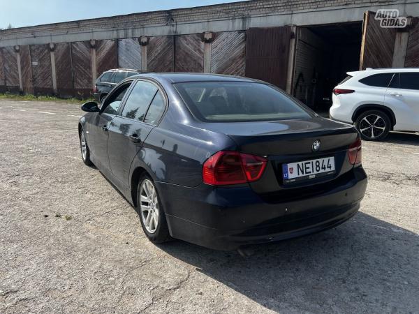 Blue BMW 320 2005 in Mazeikiai, with an engine capacity of 2.00 L and mileage of 294 thousand km for 2000 €, photo 4 on AUTOMOTO.COM.LV
