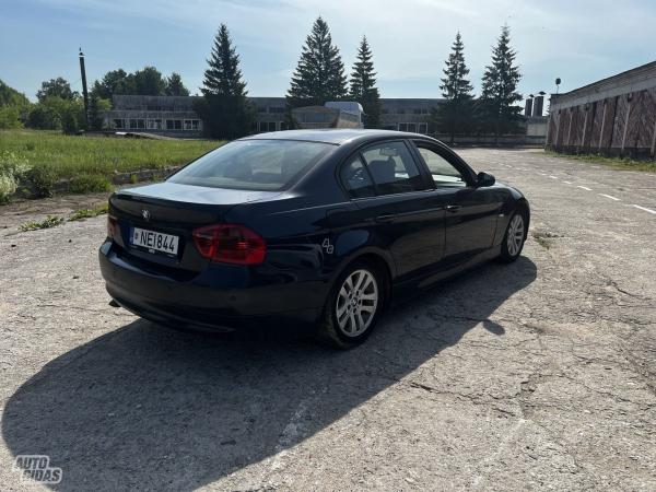 Blue BMW 320 2005 in Mazeikiai, with an engine capacity of 2.00 L and mileage of 294 thousand km for 2000 €, photo 5 on AUTOMOTO.COM.LV