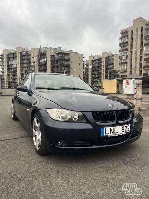 Blue BMW 320 2005 in Vilnius, with an engine capacity of 2.00 L and mileage of 379 thousand km for 2800 €, photo 3 on AUTOMOTO.COM.LV