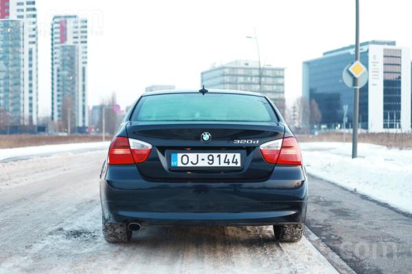 Blue BMW 320 2006 in Riga, with an engine capacity of 2.00 L and mileage of 352 thousand km for 2450 €, photo 5 on AUTOMOTO.COM.LV