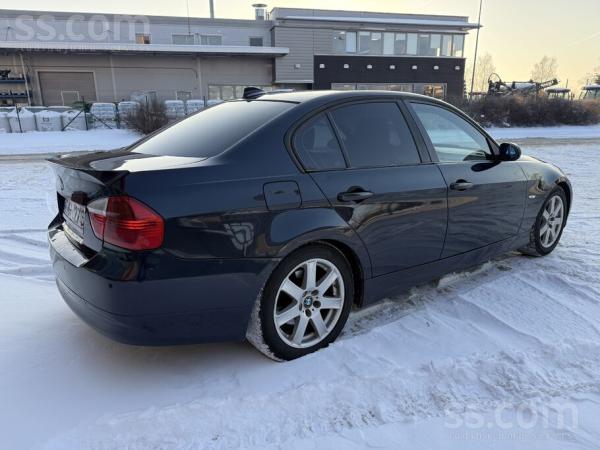 Blue BMW 320 2006 in Riga, with an engine capacity of 2.00 L and mileage of 362 thousand km for 4300 €, photo 4 on AUTOMOTO.COM.LV