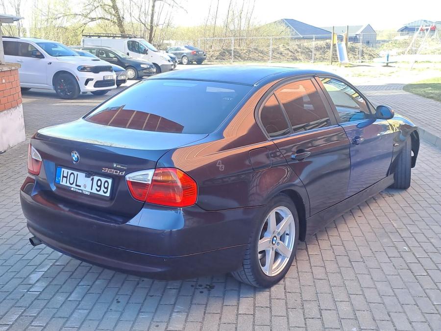 Zils BMW 320 2006 Klaipėda, ar dzinēja tilpumu 2.00 L un nobraukumu 348 tūkst. km par 1500 €, foto 4 vietnē AUTOMOTO.COM.LV