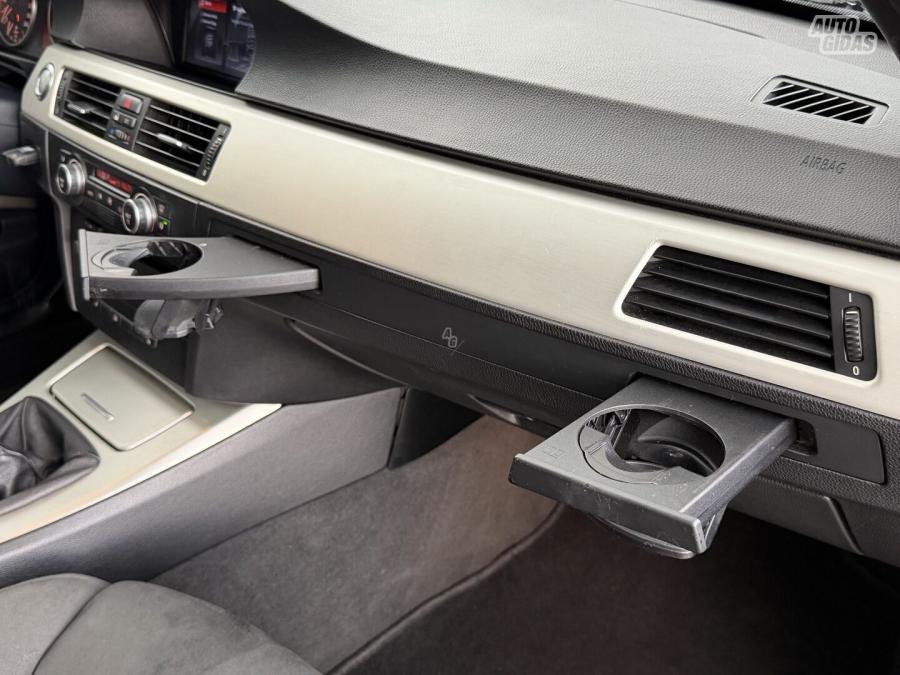 Zils BMW 320 2006 Viļņa, ar dzinēja tilpumu 2.00 L un nobraukumu 336 tūkst. km par 4700 €, foto 13 vietnē AUTOMOTO.COM.LV
