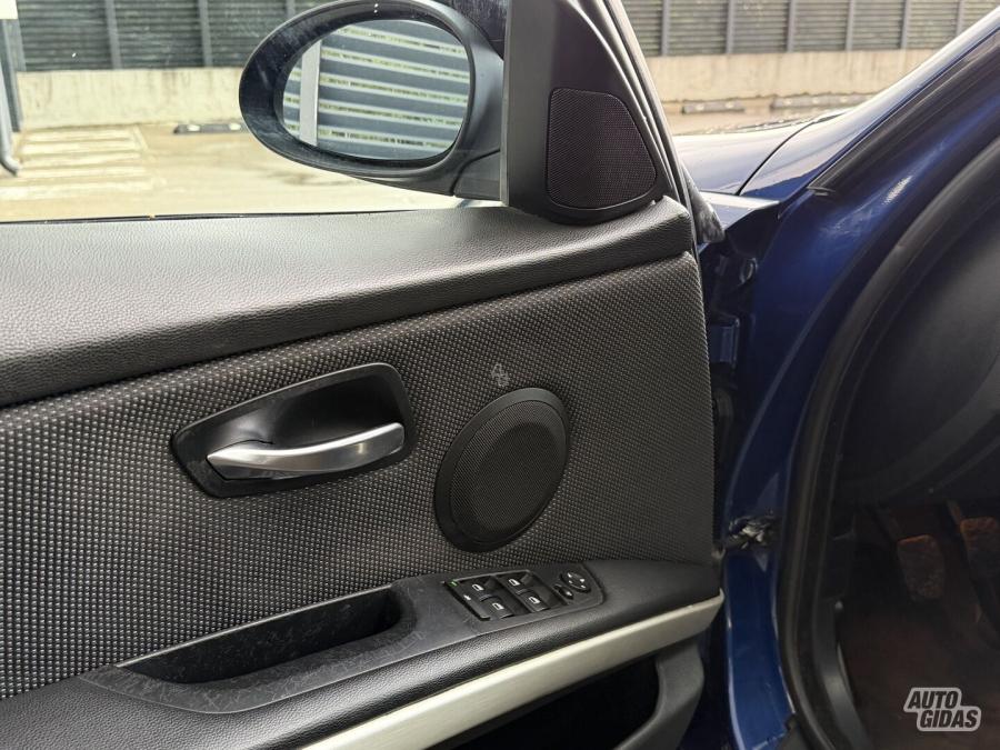 Zils BMW 320 2006 Viļņa, ar dzinēja tilpumu 2.00 L un nobraukumu 336 tūkst. km par 4700 €, foto 18 vietnē AUTOMOTO.COM.LV