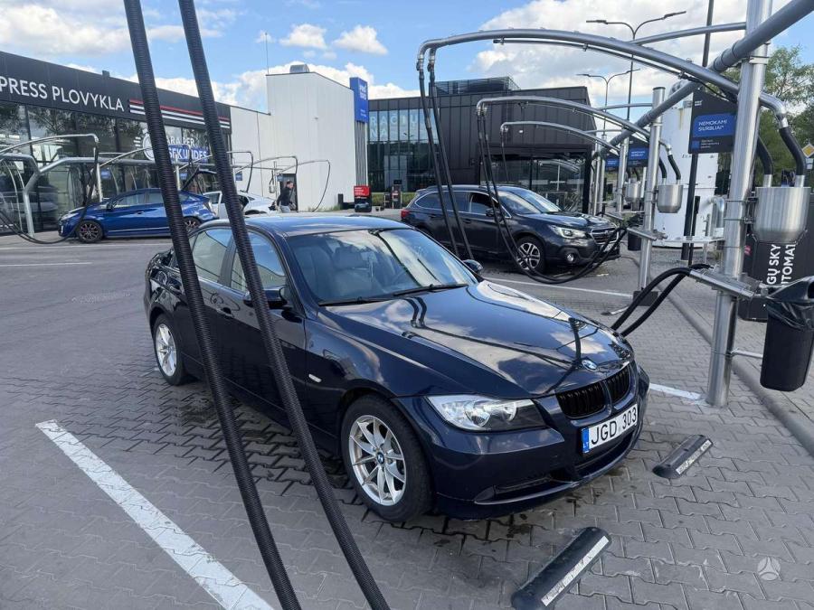 Blue BMW 320 2006 in Vilnius, with an engine capacity of 2.00 L and mileage of 410 thousand km for 2900 €, photo 1 on AUTOMOTO.COM.LV