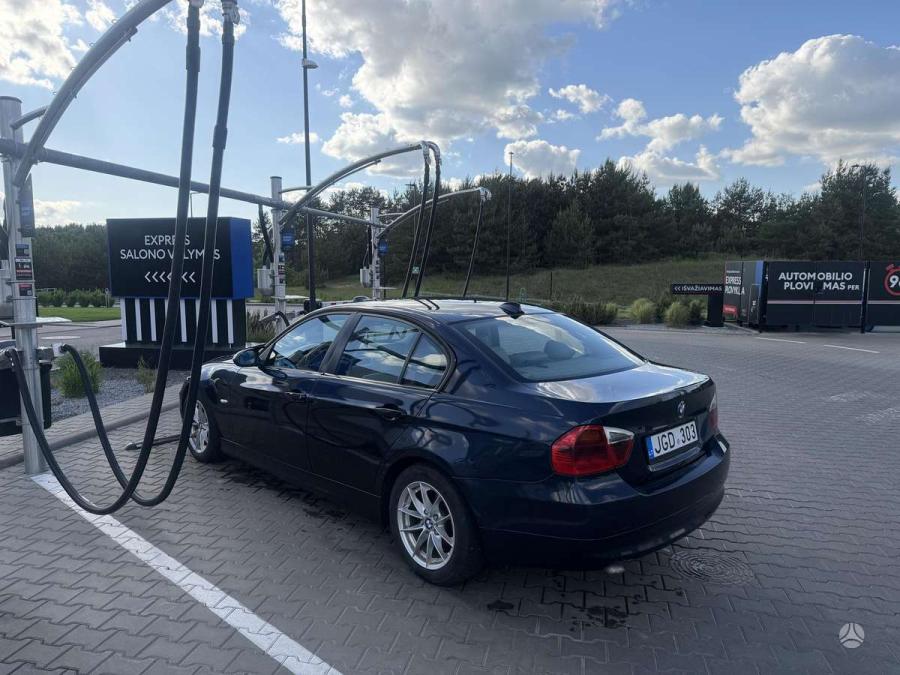 Blue BMW 320 2006 in Vilnius, with an engine capacity of 2.00 L and mileage of 410 thousand km for 2900 €, photo 4 on AUTOMOTO.COM.LV