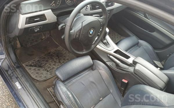 Blue BMW 320 2006 in Riga, with an engine capacity of 2.00 L and mileage of 433 thousand km for 2150 €, photo 4 on AUTOMOTO.COM.LV