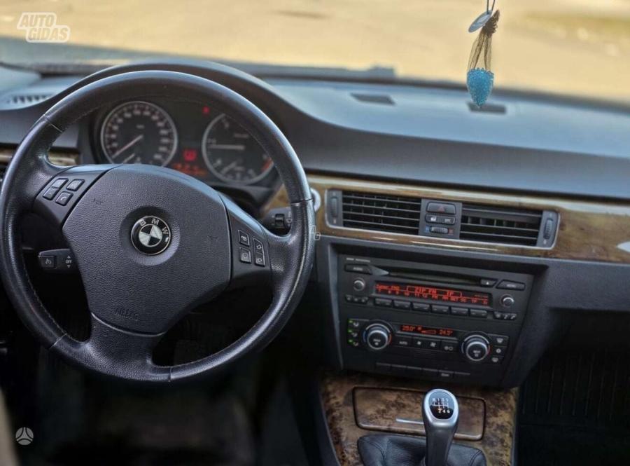 Zils BMW 320 2007 Panevēža, ar dzinēja tilpumu 2.00 L un nobraukumu 4 tūkst. km par 2150 €, foto 15 vietnē AUTOMOTO.COM.LV