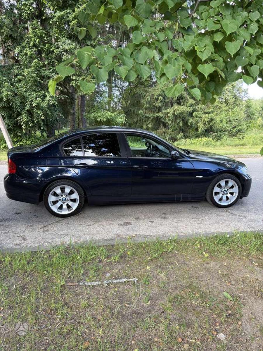Blue BMW 320 2008 in Vilnius, with an engine capacity of 2.00 L and mileage of 220 thousand km for 3550 €, photo 3 on AUTOMOTO.COM.LV