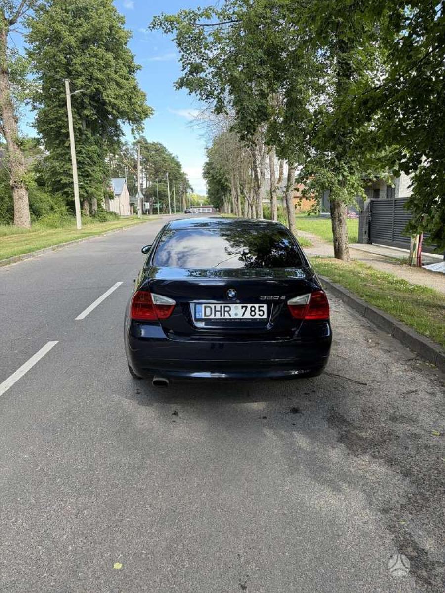 Blue BMW 320 2008 in Vilnius, with an engine capacity of 2.00 L and mileage of 220 thousand km for 3550 €, photo 4 on AUTOMOTO.COM.LV