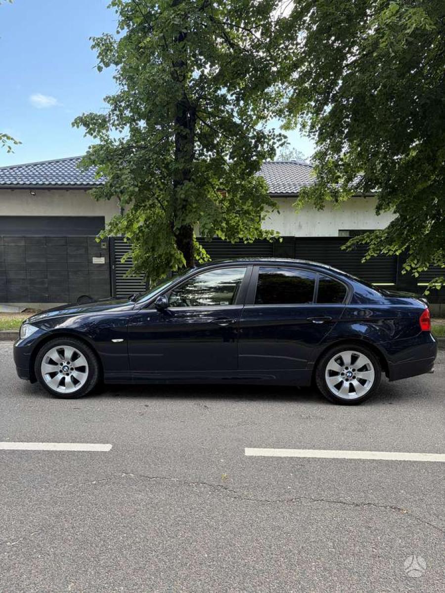 Blue BMW 320 2008 in Vilnius, with an engine capacity of 2.00 L and mileage of 220 thousand km for 3550 €, photo 5 on AUTOMOTO.COM.LV