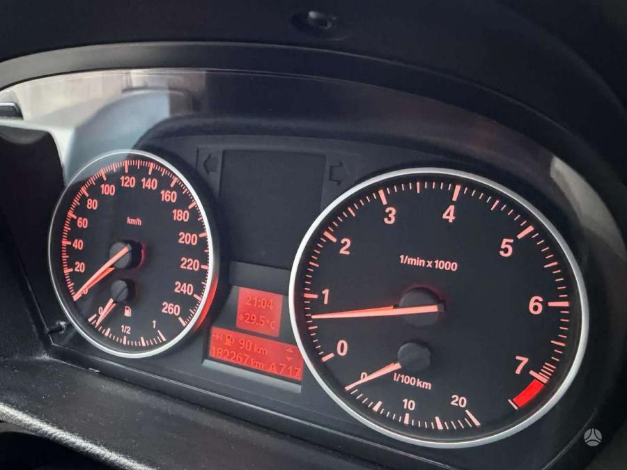 Blue BMW 320 2008 in Vilnius, with an engine capacity of 2.00 L and mileage of 187 thousand km for 2450 €, photo 13 on AUTOMOTO.COM.LV
